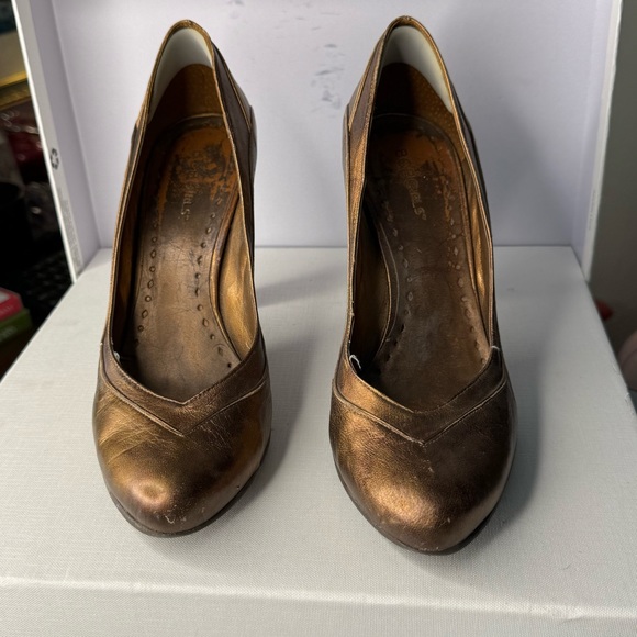 BCBGirls | Shoes | Vintage Bcbg Copper Metallic 4 Heels | Poshmark